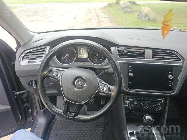 Фольксваген Тигуан 2018 в Екабпилс на AUTOMOTO.COM.LV Серый Фольксваген Тигуан 2018 в Екабпилс, объемом двигателя 2.00 л и пробегом 70 тыс. км за 17500 €, фото 11 на AUTOMOTO.COM.LV