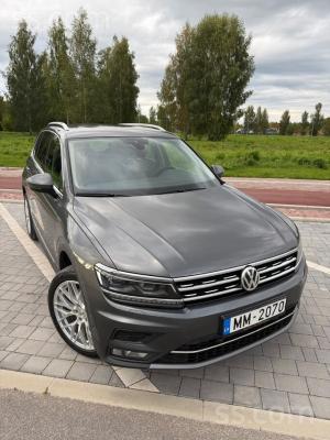 Grey Volkswagen Tiguan 2018 in Jelgava, with an engine capacity of 2.00 L and mileage of 170 thousand km for 18500 €, photo 3 on AUTOMOTO.COM.LV