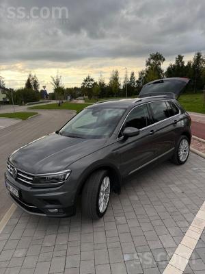 Grey Volkswagen Tiguan 2018 in Jelgava, with an engine capacity of 2.00 L and mileage of 170 thousand km for 18500 €, photo 4 on AUTOMOTO.COM.LV