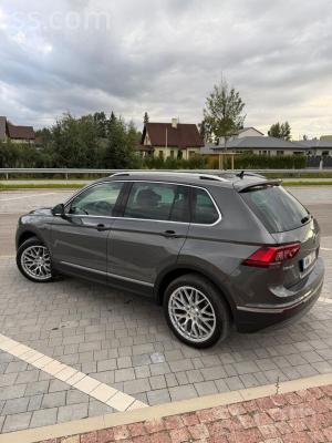 Grey Volkswagen Tiguan 2018 in Jelgava, with an engine capacity of 2.00 L and mileage of 170 thousand km for 18500 €, photo 5 on AUTOMOTO.COM.LV