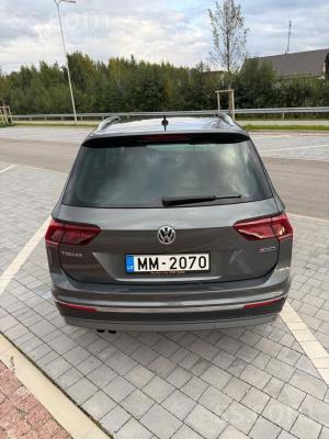 Grey Volkswagen Tiguan 2018 in Jelgava, with an engine capacity of 2.00 L and mileage of 170 thousand km for 18500 €, photo 6 on AUTOMOTO.COM.LV