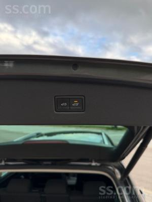 Grey Volkswagen Tiguan 2018 in Jelgava, with an engine capacity of 2.00 L and mileage of 170 thousand km for 18500 €, photo 10 on AUTOMOTO.COM.LV