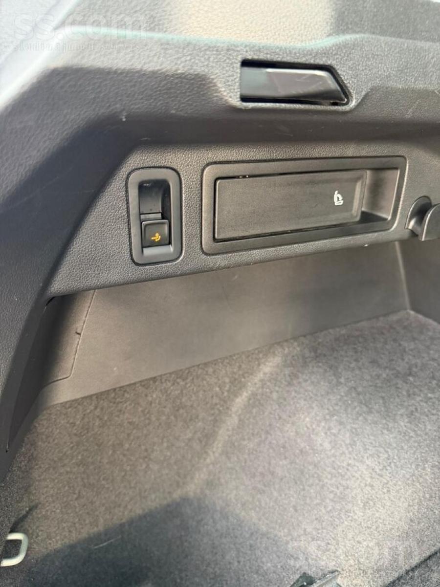 Grey Volkswagen Tiguan 2018 in Jelgava, with an engine capacity of 2.00 L and mileage of 170 thousand km for 18500 €, photo 11 on AUTOMOTO.COM.LV