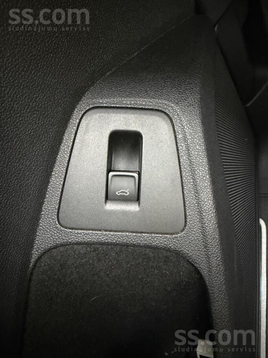 Grey Volkswagen Tiguan 2018 in Jelgava, with an engine capacity of 2.00 L and mileage of 170 thousand km for 18500 €, photo 13 on AUTOMOTO.COM.LV