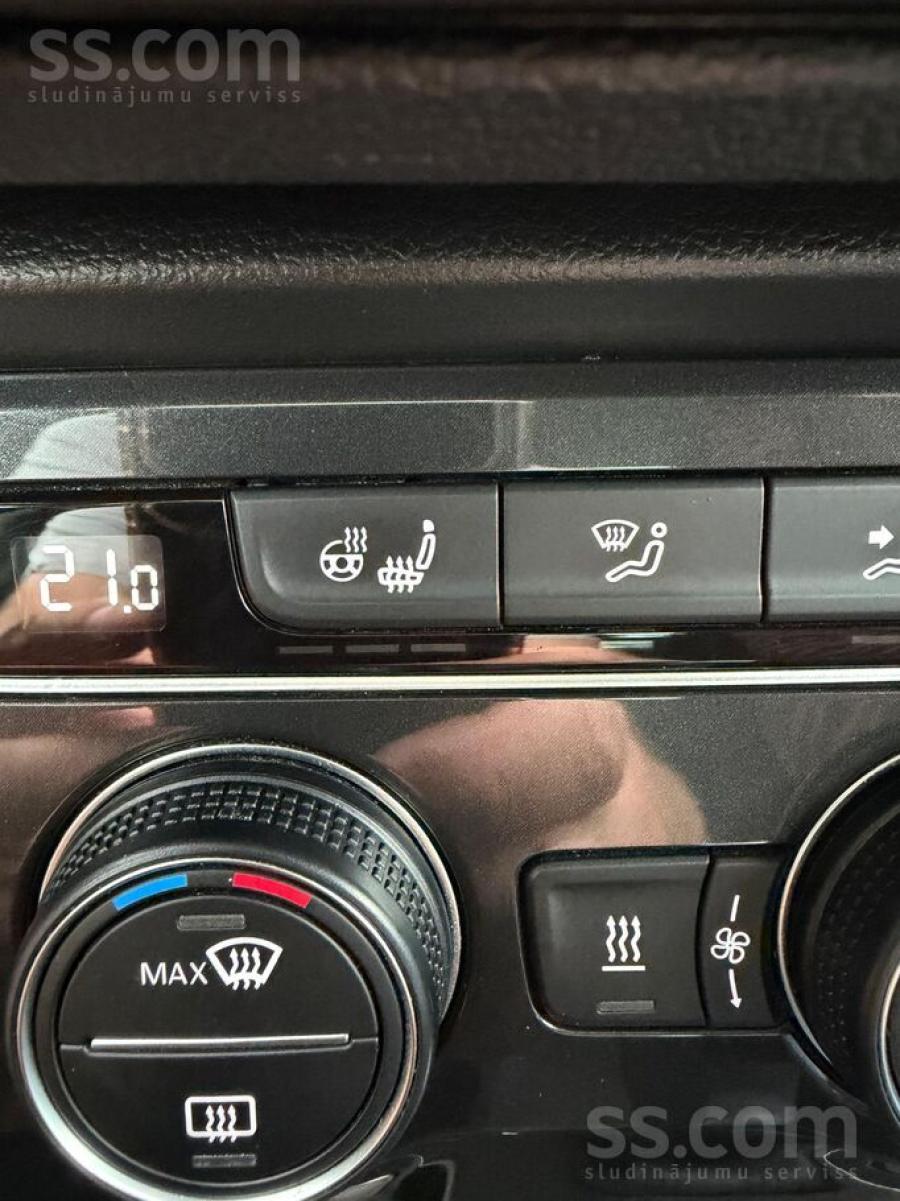 Grey Volkswagen Tiguan 2018 in Jelgava, with an engine capacity of 2.00 L and mileage of 170 thousand km for 18500 €, photo 15 on AUTOMOTO.COM.LV