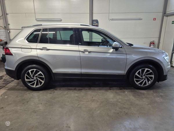 Volkswagen Tiguan 2018 Raseiniai vietnē Pelēks Volkswagen Tiguan 2018 Raseiniai, ar dzinēja tilpumu 1.97 L un nobraukumu 213 tūkst. km par 12700 €, foto 8 vietnē AUTOMOTO.COM.LV