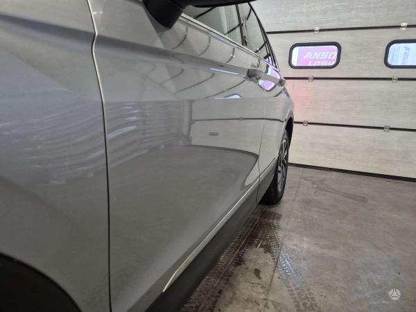 Volkswagen Tiguan 2018 Raseiniai vietnē Pelēks Volkswagen Tiguan 2018 Raseiniai, ar dzinēja tilpumu 1.97 L un nobraukumu 213 tūkst. km par 12700 €, foto 10 vietnē AUTOMOTO.COM.LV