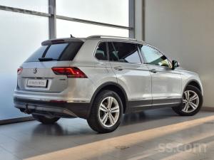 Grey Volkswagen Tiguan 2019 in Riga, with an engine capacity of 2.00 L and mileage of 163 thousand km for 20900 €, photo 2 on AUTOMOTO.COM.LV