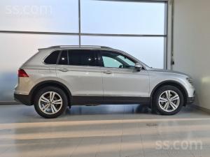 Grey Volkswagen Tiguan 2019 in Riga, with an engine capacity of 2.00 L and mileage of 163 thousand km for 20900 €, photo 5 on AUTOMOTO.COM.LV