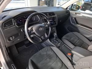 Grey Volkswagen Tiguan 2019 in Riga, with an engine capacity of 2.00 L and mileage of 163 thousand km for 20900 €, photo 6 on AUTOMOTO.COM.LV