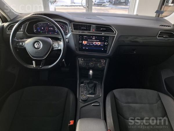 Grey Volkswagen Tiguan 2019 in Riga, with an engine capacity of 2.00 L and mileage of 163 thousand km for 20900 €, photo 7 on AUTOMOTO.COM.LV