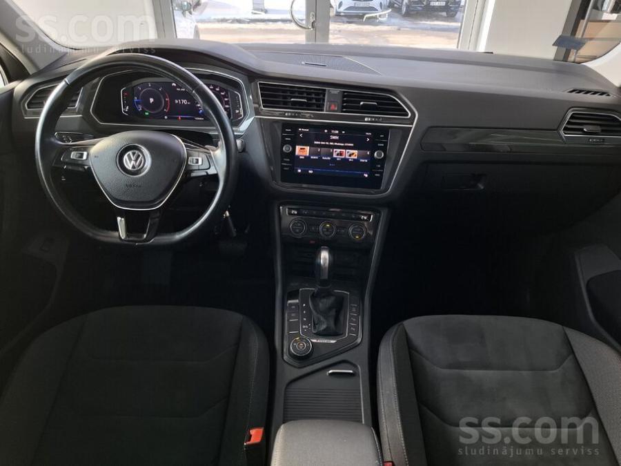 Grey Volkswagen Tiguan 2019 in Riga, with an engine capacity of 2.00 L and mileage of 163 thousand km for 20900 €, photo 7 on AUTOMOTO.COM.LV