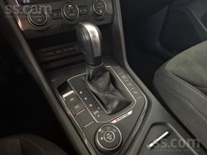 Grey Volkswagen Tiguan 2019 in Riga, with an engine capacity of 2.00 L and mileage of 163 thousand km for 20900 €, photo 16 on AUTOMOTO.COM.LV