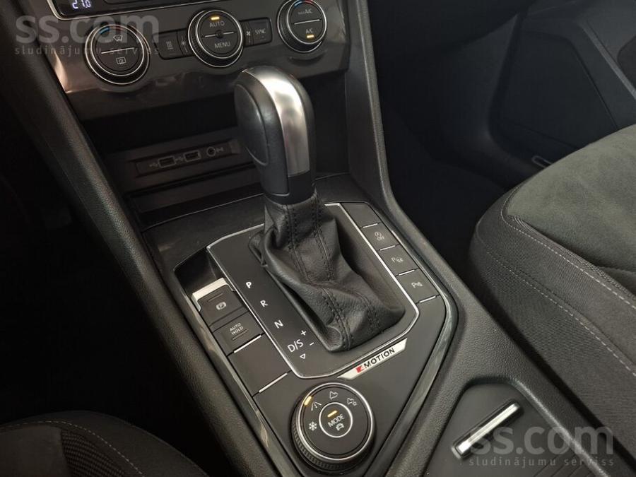 Grey Volkswagen Tiguan 2019 in Riga, with an engine capacity of 2.00 L and mileage of 163 thousand km for 20900 €, photo 16 on AUTOMOTO.COM.LV