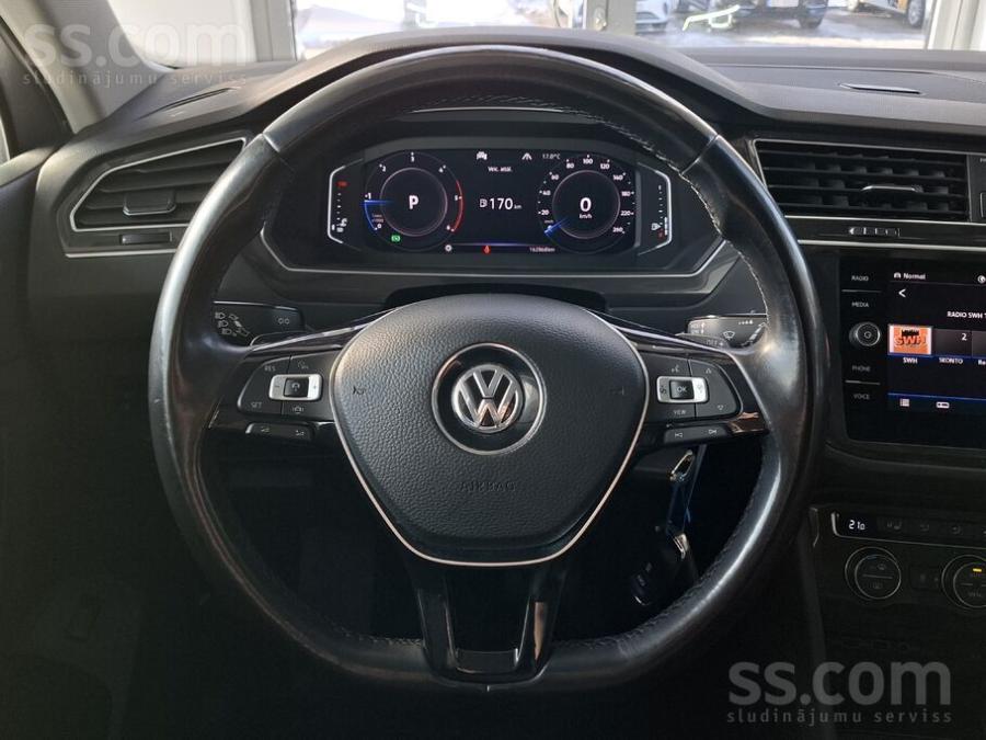 Grey Volkswagen Tiguan 2019 in Riga, with an engine capacity of 2.00 L and mileage of 163 thousand km for 20900 €, photo 20 on AUTOMOTO.COM.LV