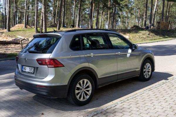 Grey Volkswagen Tiguan 2019 in Riga, with an engine capacity of 2.00 L and mileage of 209 thousand km for 23500 €, photo 4 on AUTOMOTO.COM.LV