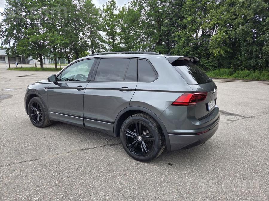 Grey Volkswagen Tiguan 2019 in Riga, with an engine capacity of 2.00 L and mileage of 63 thousand km for 27500 €, photo 4 on AUTOMOTO.COM.LV