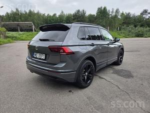 Grey Volkswagen Tiguan 2019 in Riga, with an engine capacity of 2.00 L and mileage of 63 thousand km for 27500 €, photo 6 on AUTOMOTO.COM.LV