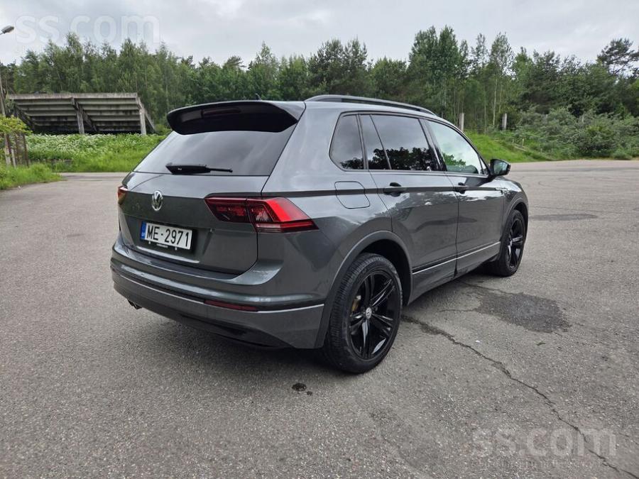 Grey Volkswagen Tiguan 2019 in Riga, with an engine capacity of 2.00 L and mileage of 63 thousand km for 27500 €, photo 6 on AUTOMOTO.COM.LV