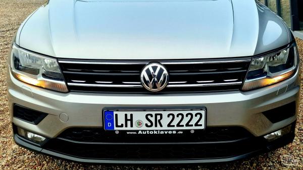 Grey Volkswagen Tiguan 2019 in Kretinga, with an engine capacity of 2.00 L and mileage of 241 thousand km for 15399 €, photo 11 on AUTOMOTO.COM.LV