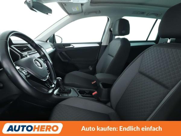 Pelēks Volkswagen Tiguan 2019 Kauņa, ar dzinēja tilpumu 2.00 L un nobraukumu 79 tūkst. km par 29342 €, foto 10 vietnē AUTOMOTO.COM.LV