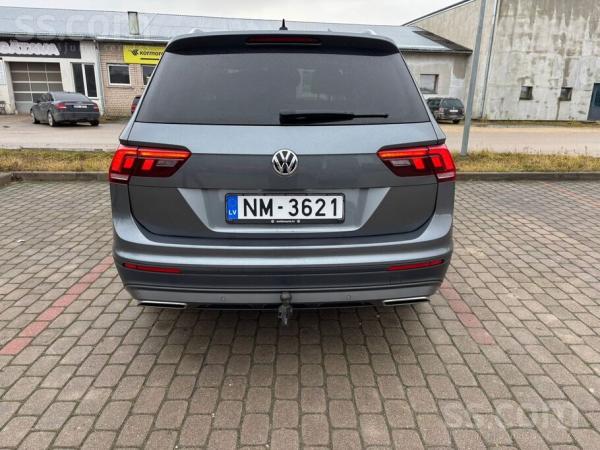 Grey Volkswagen Tiguan 2019 in Riga, with an engine capacity of 2.00 L and mileage of 196 thousand km for 19500 €, photo 3 on AUTOMOTO.COM.LV