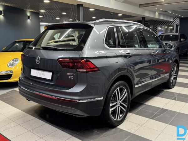 Grey Volkswagen Tiguan 2019 in Marupe, with an engine capacity of 2.00 L and mileage of 178 thousand km for 19990 €, photo 3 on AUTOMOTO.COM.LV