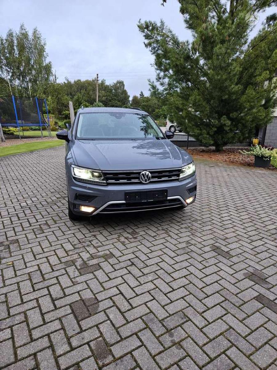 Grey Volkswagen Tiguan 2019 in Utena, with an engine capacity of 1.97 L and mileage of 266 thousand km for 14999 €, photo 7 on AUTOMOTO.COM.LV