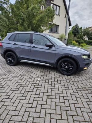 Grey Volkswagen Tiguan 2019 in Utena, with an engine capacity of 1.97 L and mileage of 266 thousand km for 14999 €, photo 8 on AUTOMOTO.COM.LV