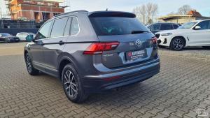 Grey Volkswagen Tiguan 2019 in Kaunas, with an engine capacity of 2.00 L and mileage of 74 thousand km for 27426 €, photo 3 on AUTOMOTO.COM.LV
