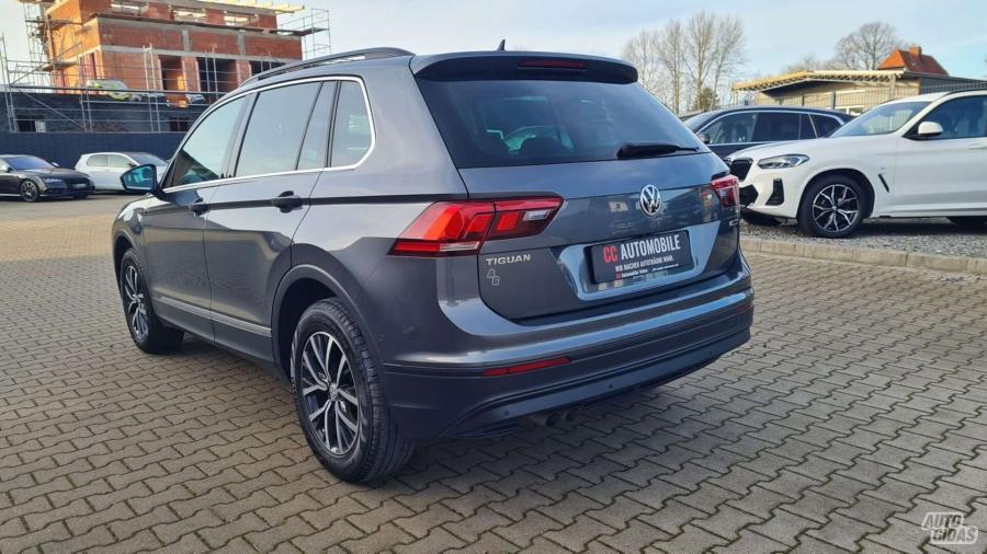 Grey Volkswagen Tiguan 2019 in Kaunas, with an engine capacity of 2.00 L and mileage of 74 thousand km for 27426 €, photo 3 on AUTOMOTO.COM.LV