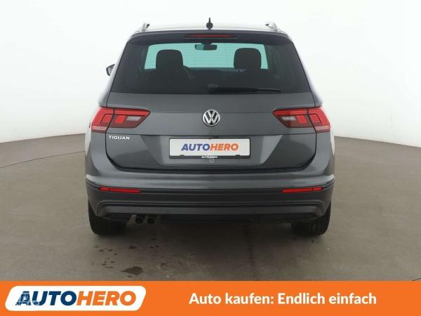 Pelēks Volkswagen Tiguan 2019 Kauņa, ar dzinēja tilpumu 2.00 L un nobraukumu 93 tūkst. km par 26695 €, foto 5 vietnē AUTOMOTO.COM.LV