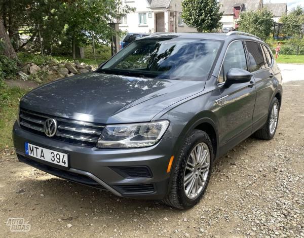 Grey Volkswagen Tiguan 2019 in Vilnius, with an engine capacity of 2.00 L and mileage of 72 thousand km for 15999 €, photo 1 on AUTOMOTO.COM.LV
