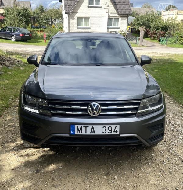 Grey Volkswagen Tiguan 2019 in Vilnius, with an engine capacity of 2.00 L and mileage of 72 thousand km for 15999 €, photo 3 on AUTOMOTO.COM.LV
