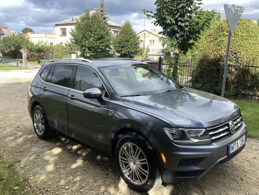 Grey Volkswagen Tiguan 2019 in Vilnius, with an engine capacity of 2.00 L and mileage of 72 thousand km for 15900 €, photo 4 on AUTOMOTO.COM.LV