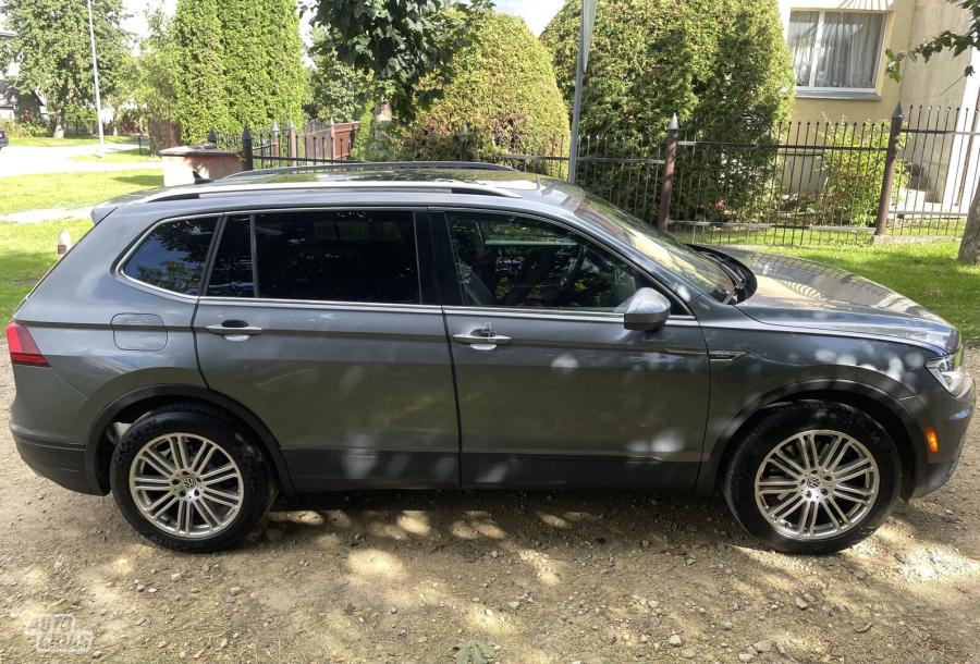 Grey Volkswagen Tiguan 2019 in Vilnius, with an engine capacity of 2.00 L and mileage of 72 thousand km for 15900 €, photo 5 on AUTOMOTO.COM.LV