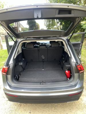 Grey Volkswagen Tiguan 2019 in Vilnius, with an engine capacity of 2.00 L and mileage of 72 thousand km for 15900 €, photo 17 on AUTOMOTO.COM.LV