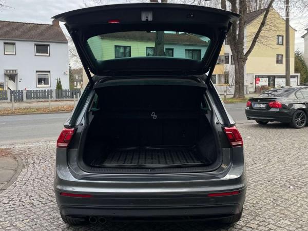 Grey Volkswagen Tiguan 2019 in Kaunas, with an engine capacity of 0.00 L and mileage of 83 thousand km for 25387 €, photo 9 on AUTOMOTO.COM.LV