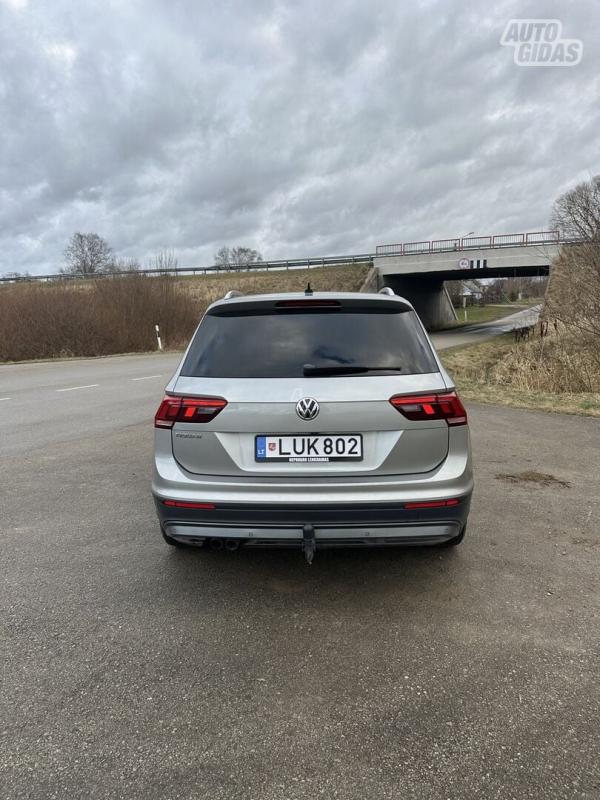 Grey Volkswagen Tiguan 2019 in Kelme, with an engine capacity of 2.00 L and mileage of 352 thousand km for 17250 €, photo 8 on AUTOMOTO.COM.LV