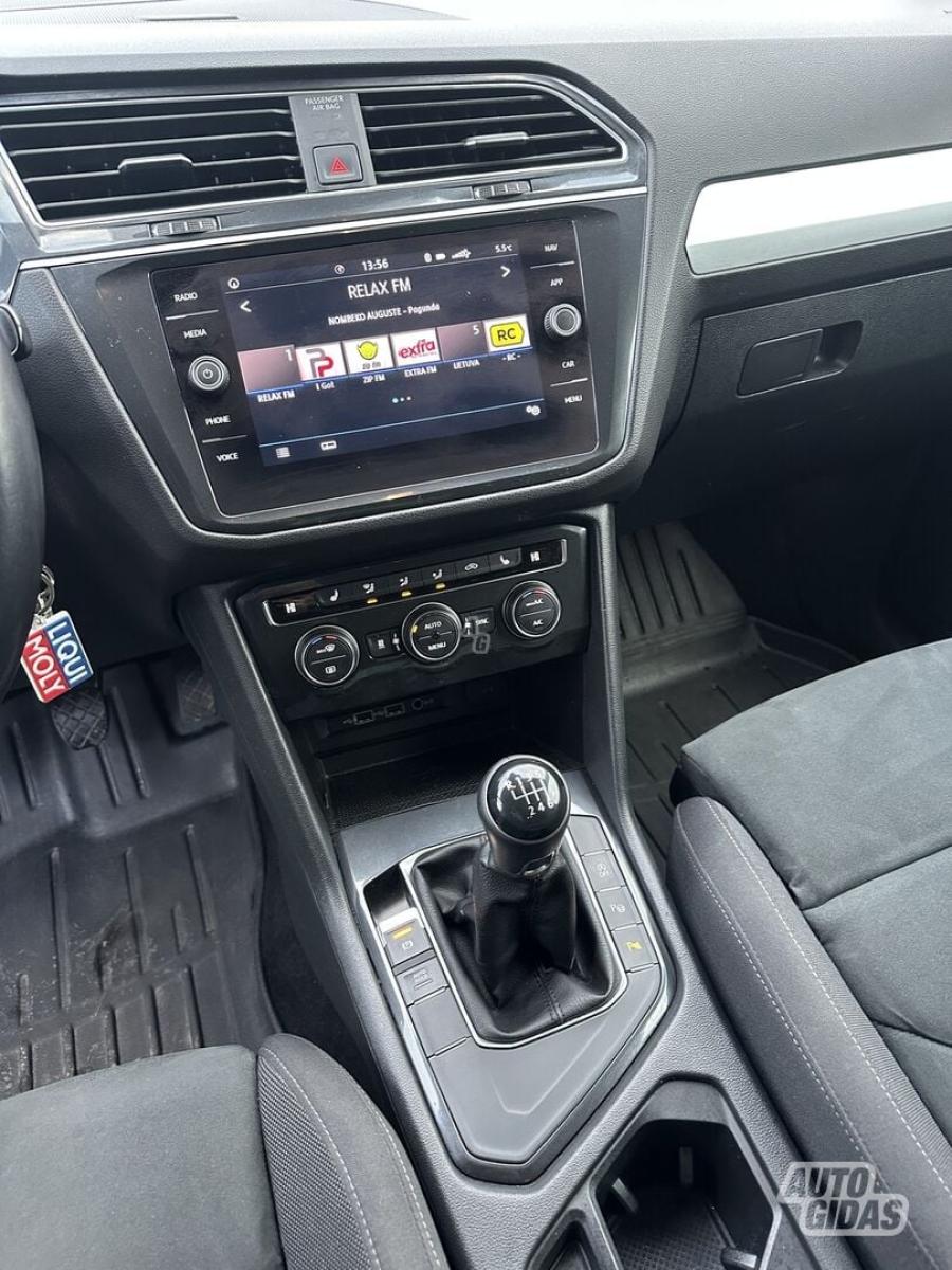 Grey Volkswagen Tiguan 2019 in Kelme, with an engine capacity of 2.00 L and mileage of 352 thousand km for 17250 €, photo 17 on AUTOMOTO.COM.LV