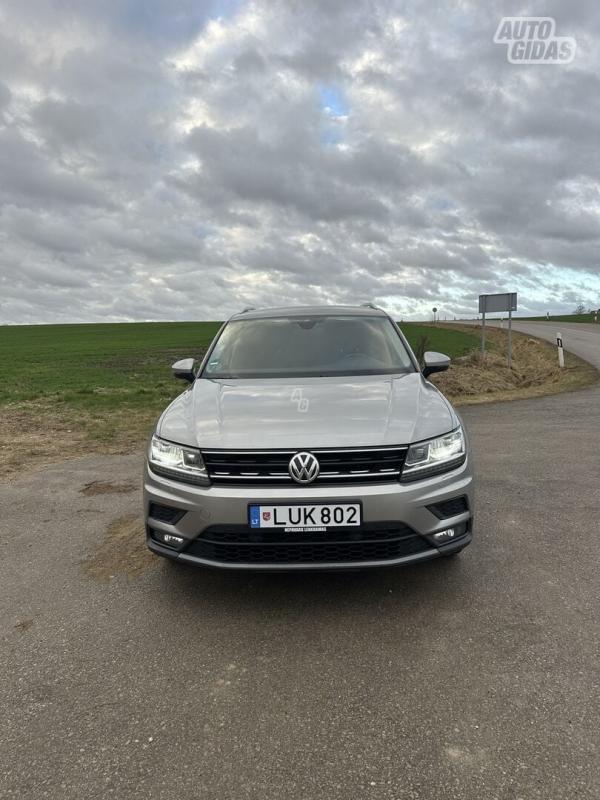 Grey Volkswagen Tiguan 2019 in Kelme, with an engine capacity of 2.00 L and mileage of 352 thousand km for 17250 €, photo 1 on AUTOMOTO.COM.LV
