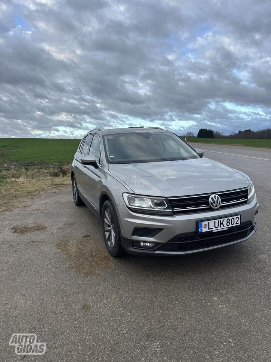 Grey Volkswagen Tiguan 2019 in Kelme, with an engine capacity of 2.00 L and mileage of 352 thousand km for 17250 €, photo 3 on AUTOMOTO.COM.LV