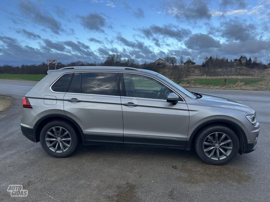 Grey Volkswagen Tiguan 2019 in Kelme, with an engine capacity of 2.00 L and mileage of 352 thousand km for 17250 €, photo 6 on AUTOMOTO.COM.LV