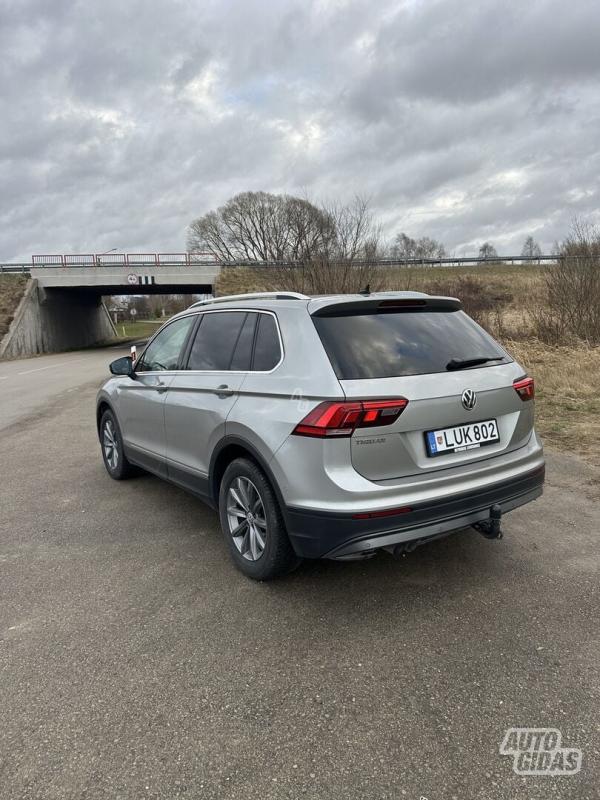 Grey Volkswagen Tiguan 2019 in Kelme, with an engine capacity of 2.00 L and mileage of 352 thousand km for 17250 €, photo 9 on AUTOMOTO.COM.LV