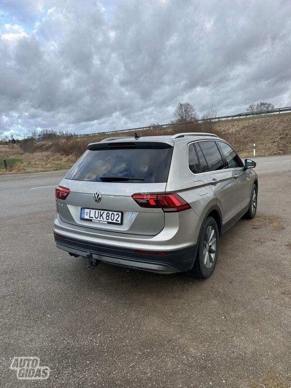 Grey Volkswagen Tiguan 2019 in Kelme, with an engine capacity of 2.00 L and mileage of 352 thousand km for 17250 €, photo 10 on AUTOMOTO.COM.LV
