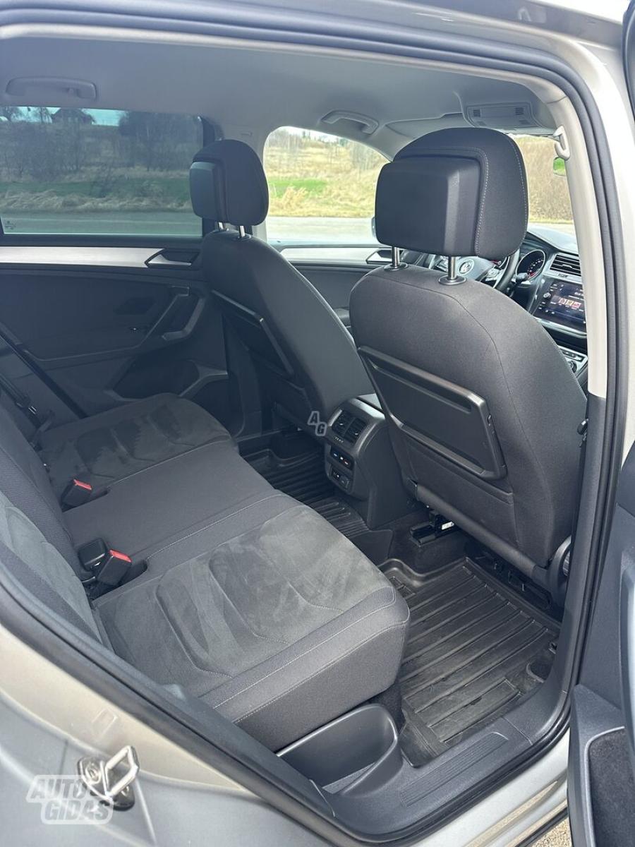Grey Volkswagen Tiguan 2019 in Kelme, with an engine capacity of 2.00 L and mileage of 352 thousand km for 17250 €, photo 14 on AUTOMOTO.COM.LV