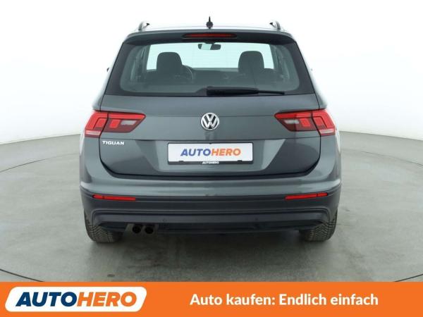 Grey Volkswagen Tiguan 2019 in Kaunas, with an engine capacity of 1.50 L and mileage of 84 thousand km for 24810 €, photo 5 on AUTOMOTO.COM.LV