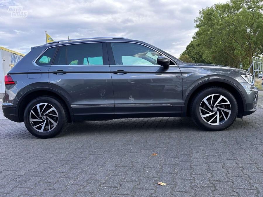 Grey Volkswagen Tiguan 2019 in Kaunas, with an engine capacity of 1.50 L and mileage of 42 thousand km for 27549 €, photo 3 on AUTOMOTO.COM.LV