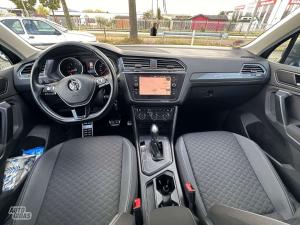 Grey Volkswagen Tiguan 2019 in Kaunas, with an engine capacity of 1.50 L and mileage of 42 thousand km for 27549 €, photo 4 on AUTOMOTO.COM.LV