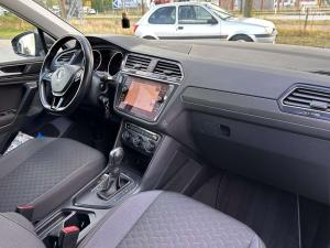 Grey Volkswagen Tiguan 2019 in Kaunas, with an engine capacity of 1.50 L and mileage of 42 thousand km for 27549 €, photo 11 on AUTOMOTO.COM.LV